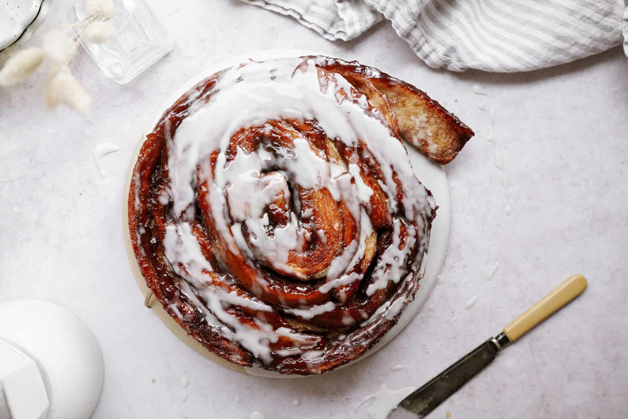 Giant Cinnamon Roll | FoodByMaria Recipes